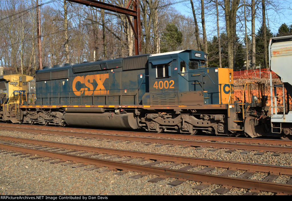CSX SD40-3 4002 trails on Q300-09